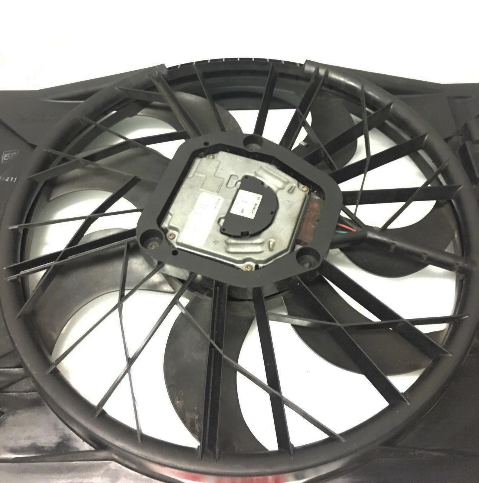 2115000593 Radiator Engine Axial Cooling Fan for Benz E320