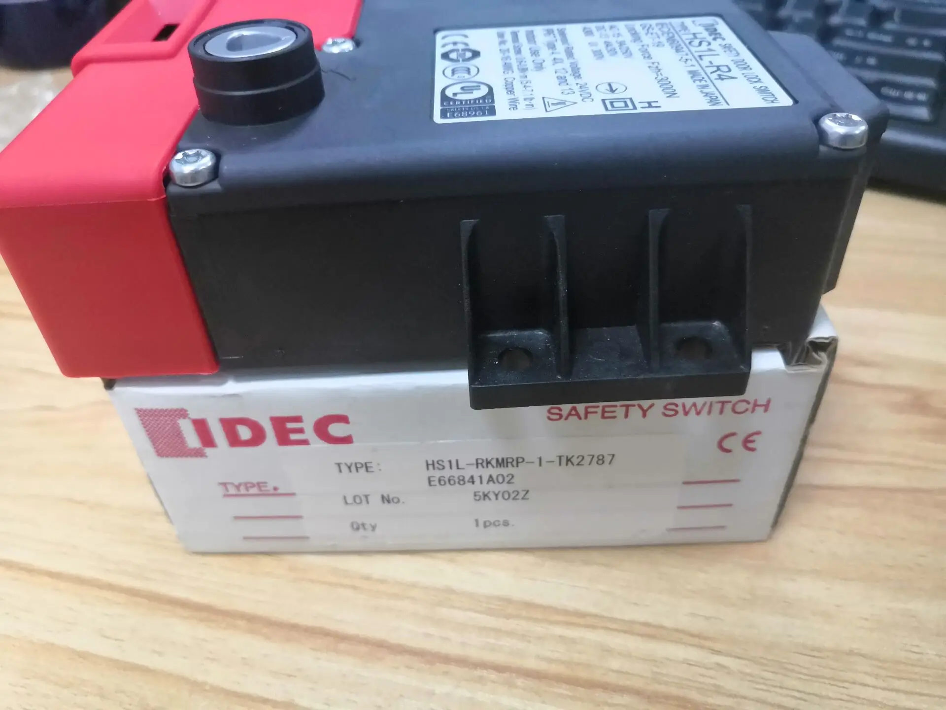 Idec Safety Lock Switch Hs1l-r4 - Buy Safety Door Lock Switch,Idec ...