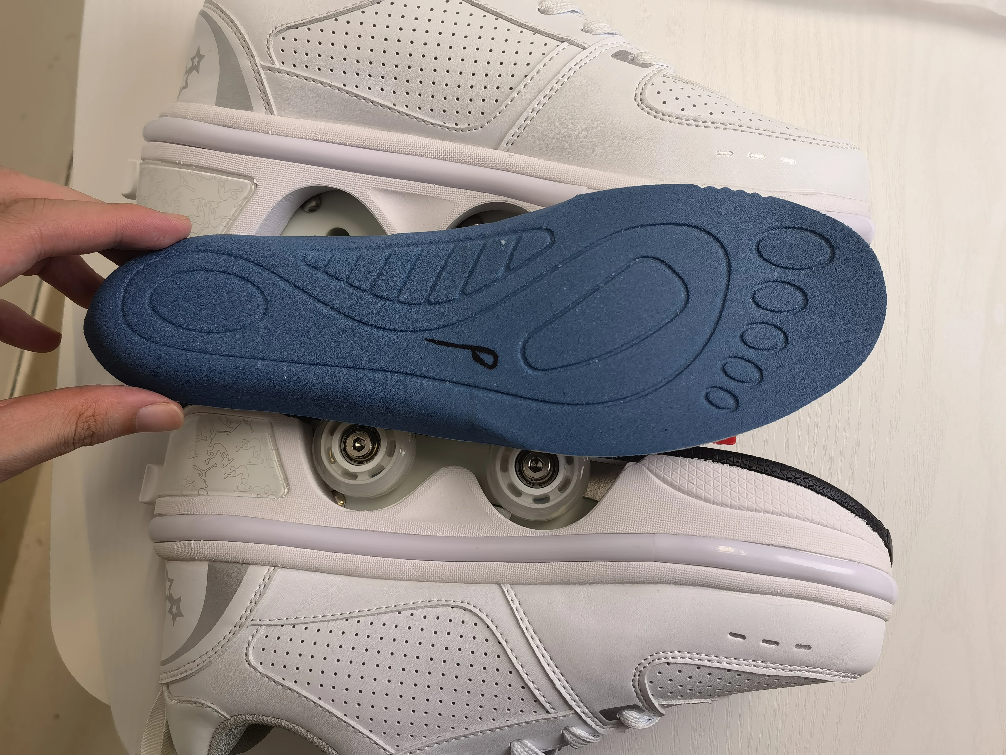 White Roller Skate Runners Shoes Kids Kick Out Wheeled Shoes Led Light ...