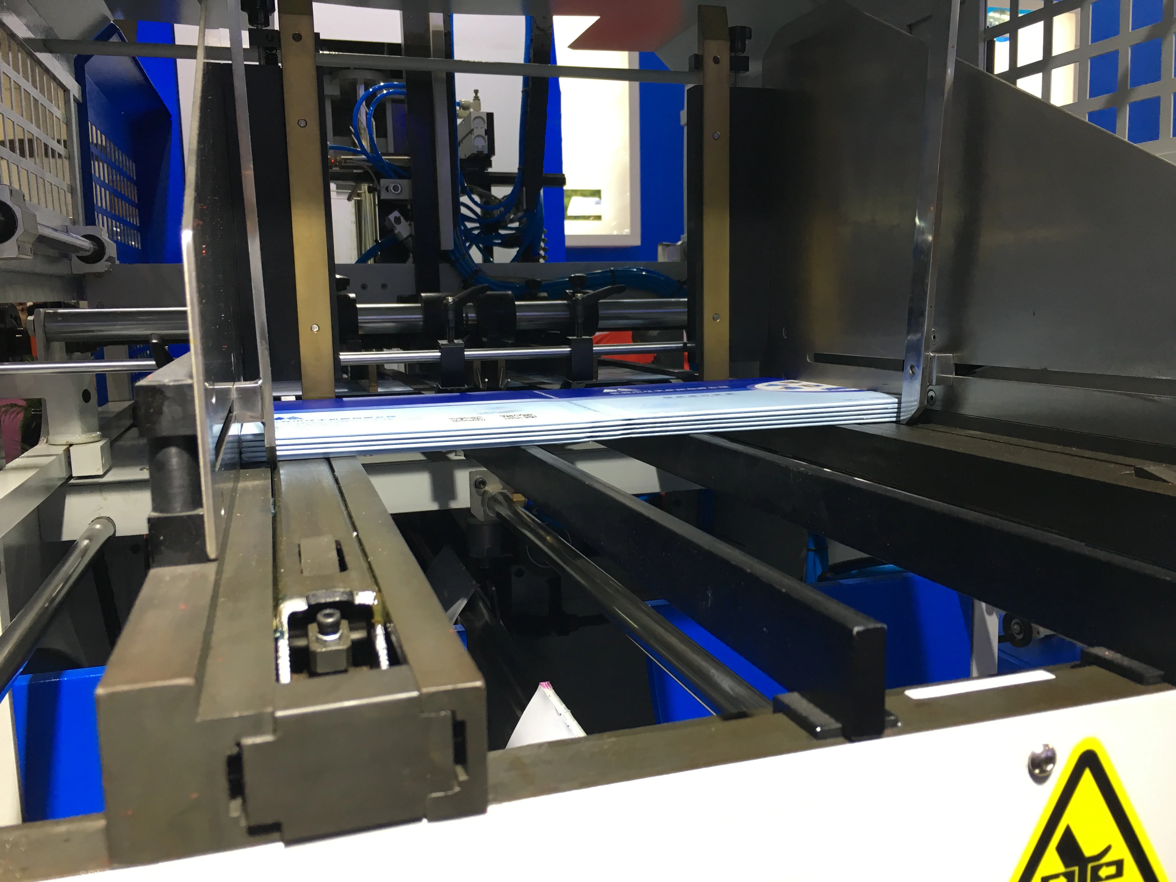 Automatic Casing in Machine Auto Hard Cover Book Casing