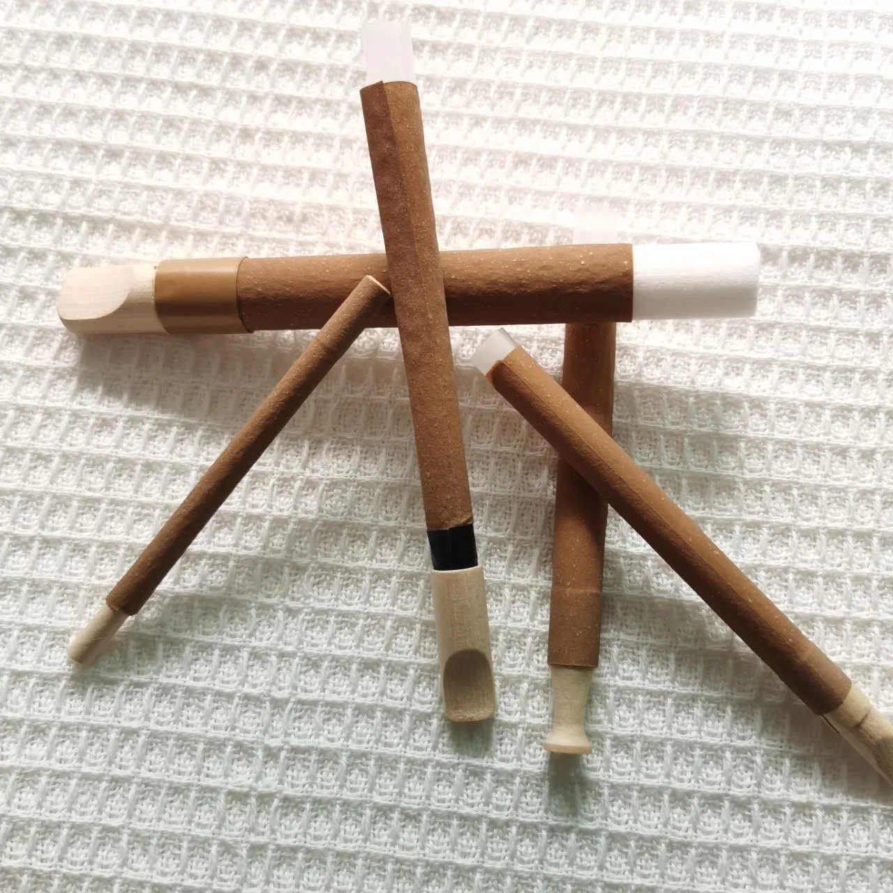 Hand-Rolled Slow-Burning Cigar Paper Roll Wooden Mouth Glass Ceramic ...