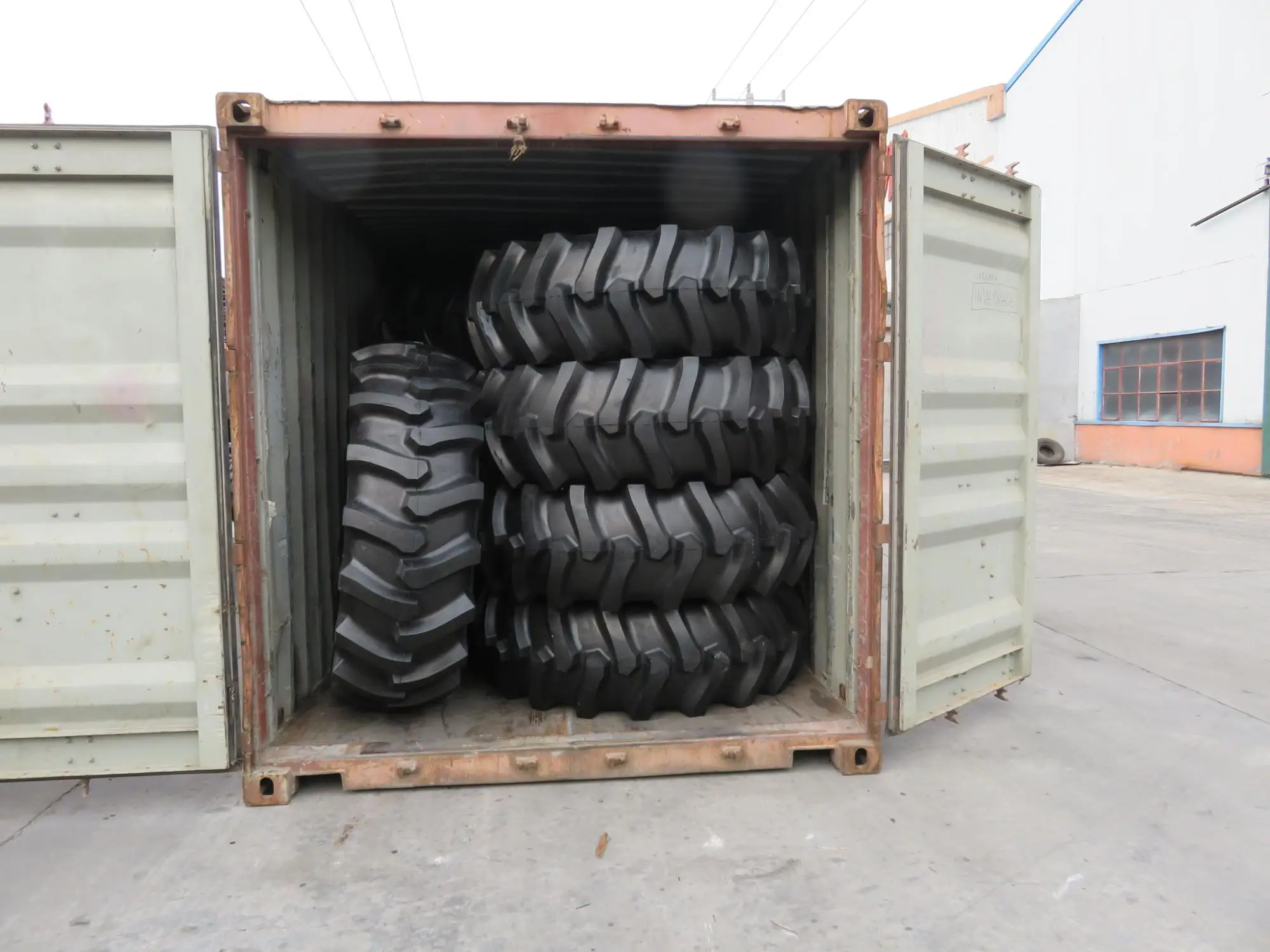 Marcher Brand Bogie Tire 750/55-26.5 With Tracks In Forest Spider ...