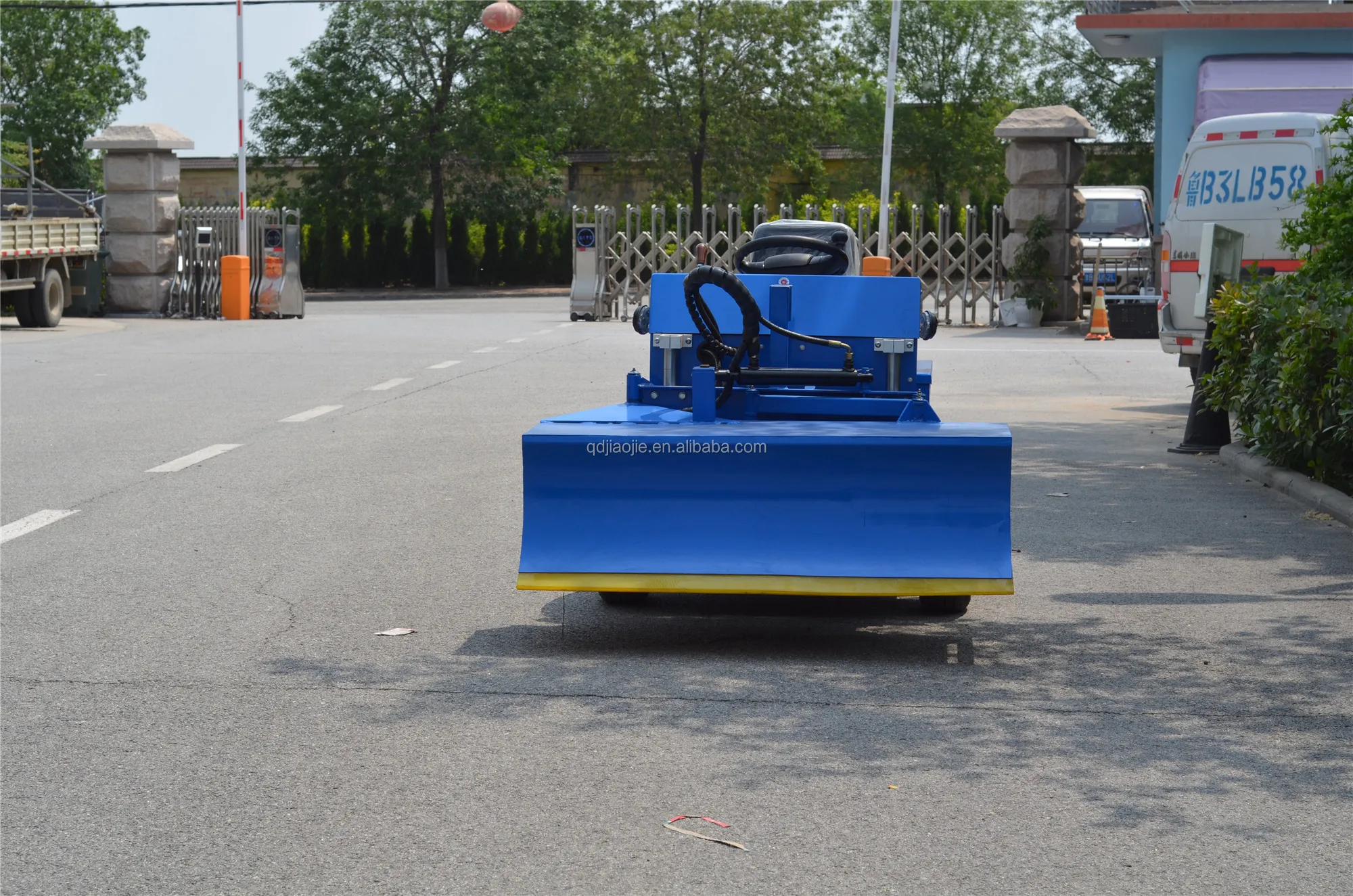 Animal Feeders Electric Automatic Feed Pushers For Cattle Sheep Goat ...