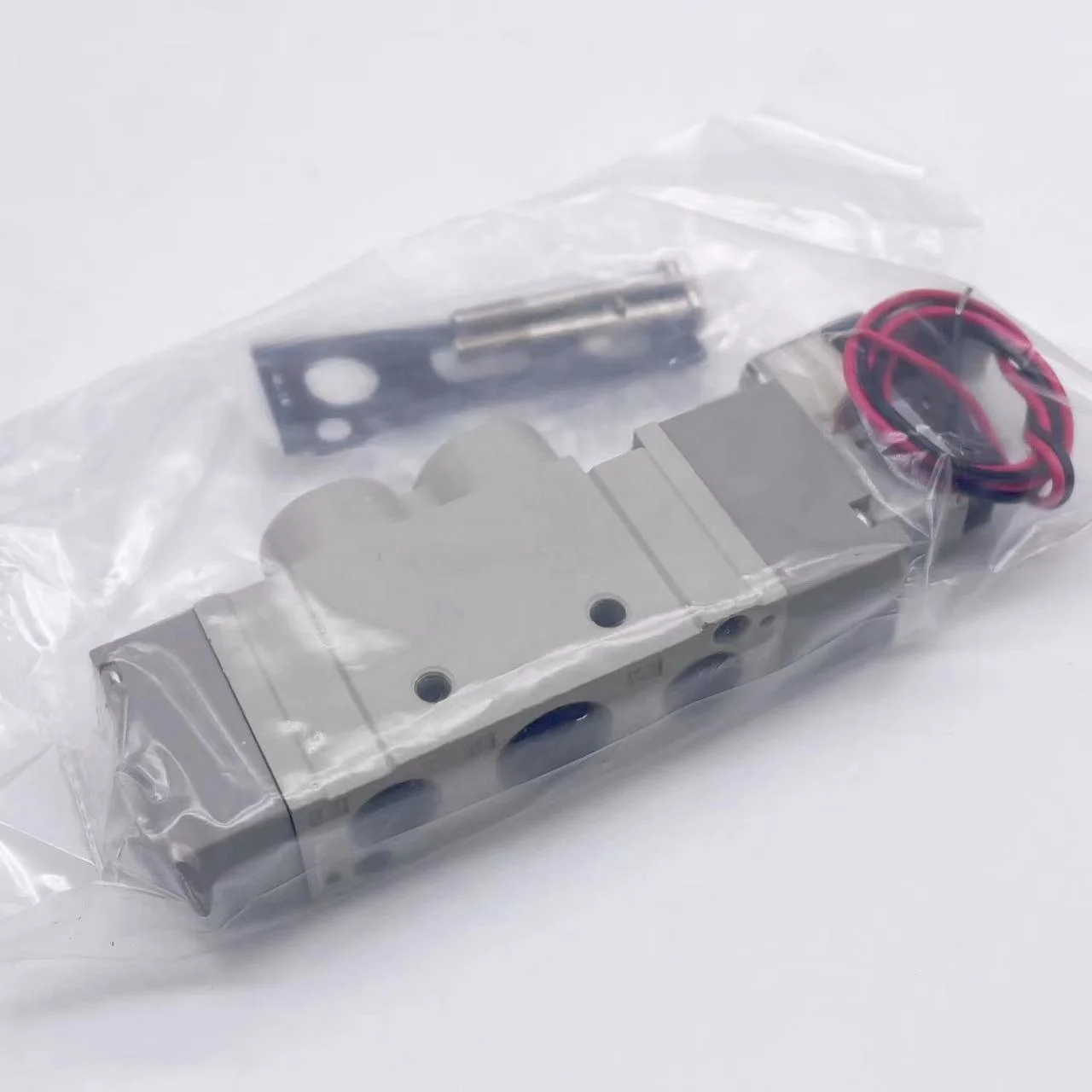 CKD Solenoid Valve 4JA319-08-E2-3 - 2 Positions & 1 Year Warranty