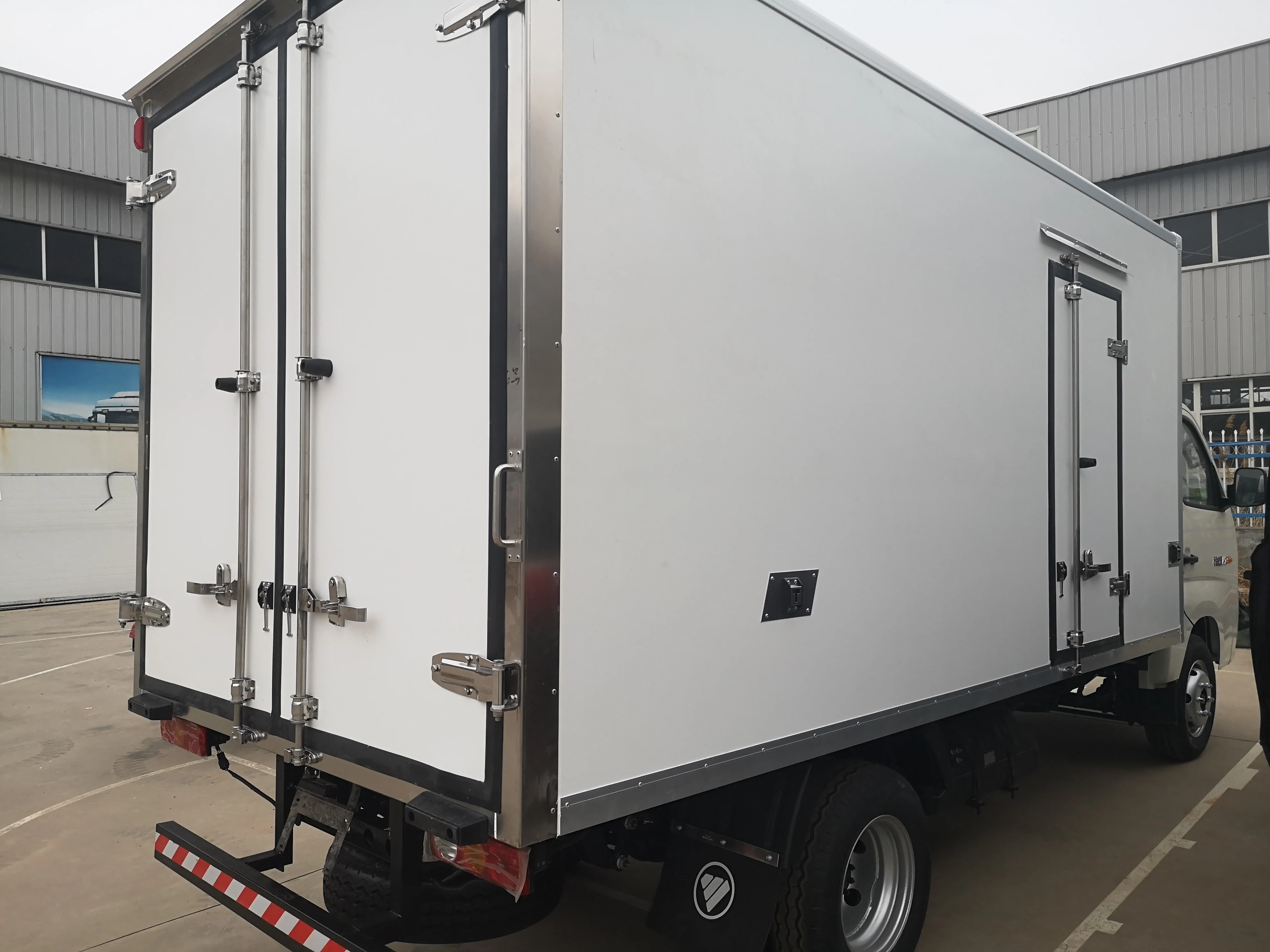 Foton Refrigerator Truck 3 5 Ton - Ideal for Fruits & Veggies