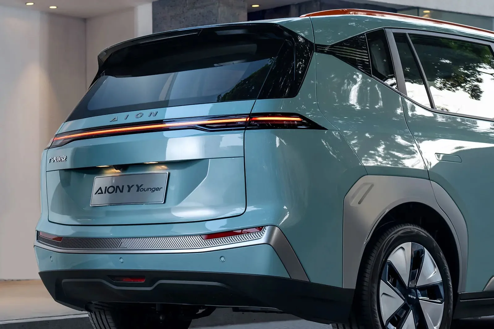 Aion Y Younger 2023 430km Lithium Auto New Energy Car Vehicle Ev 4 ...