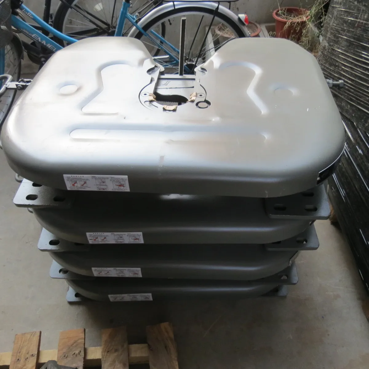 Saddle Traction Seat WG9130939100/2 - Comfort & Durability