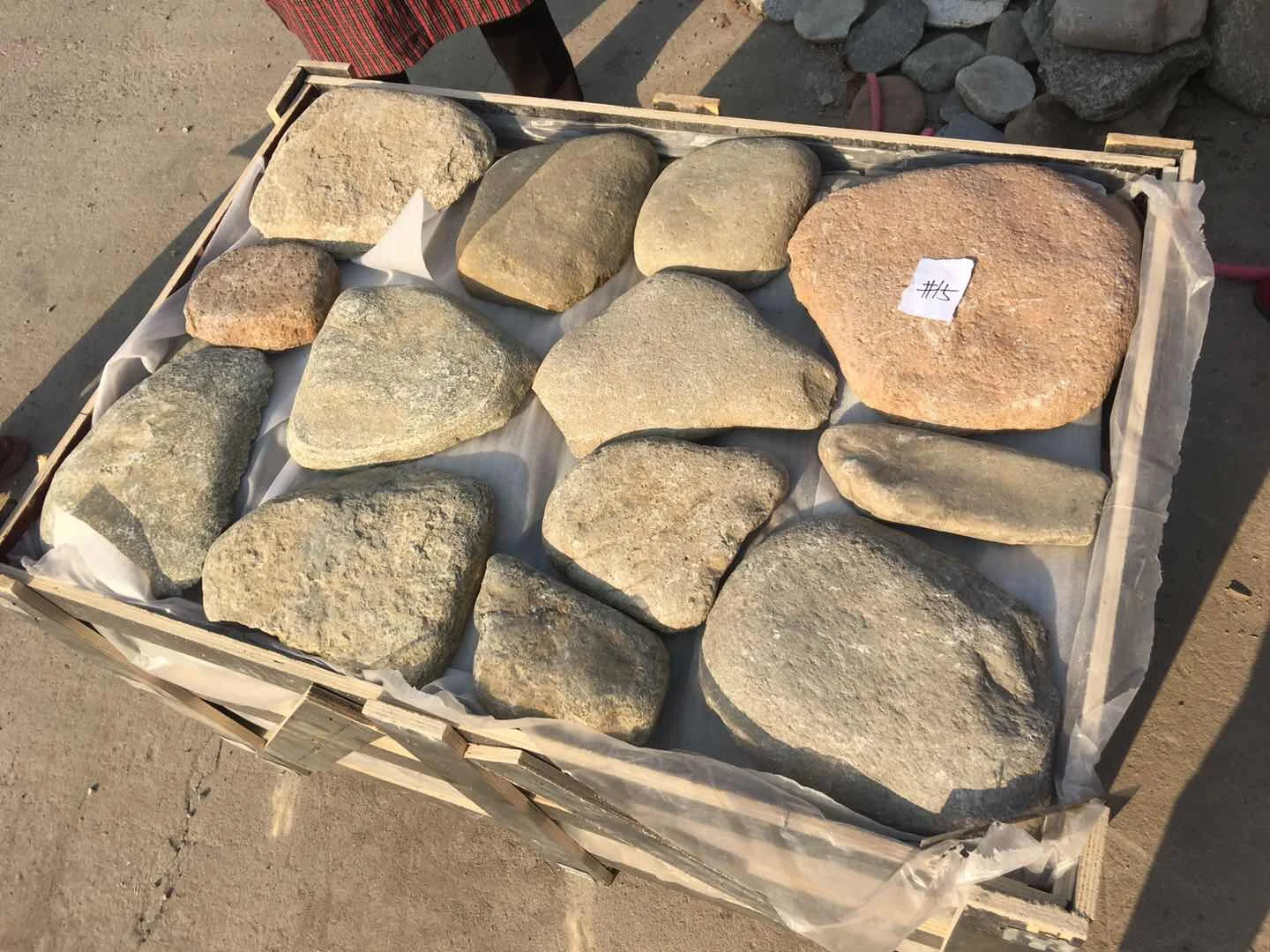 Natural River Rock Veneer for Wall Decoration - Durable & Stylish