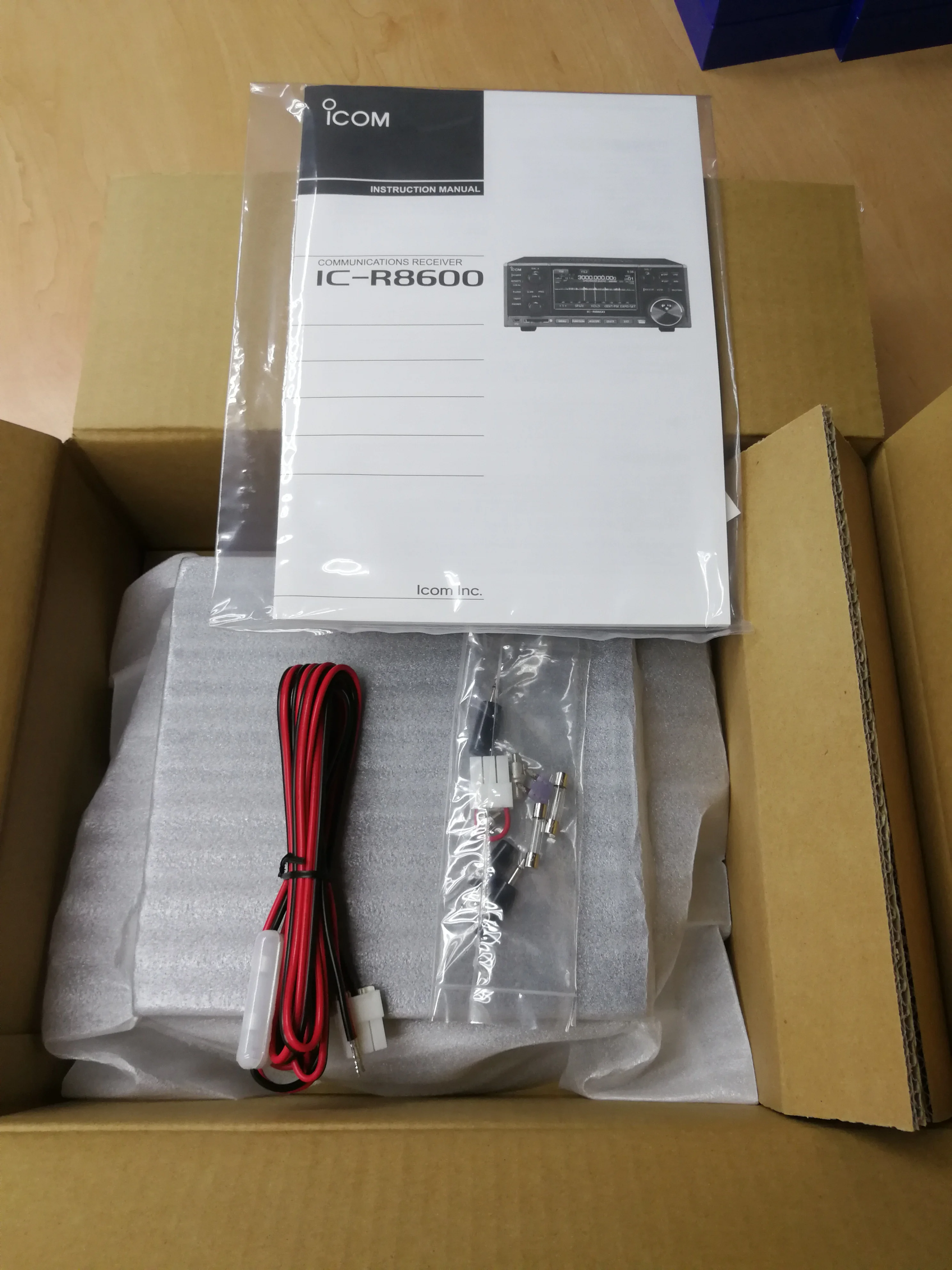 ICOM IC R8600 Wideband Receiver - 2000 Channels, Frequency Range 0.1 ...
