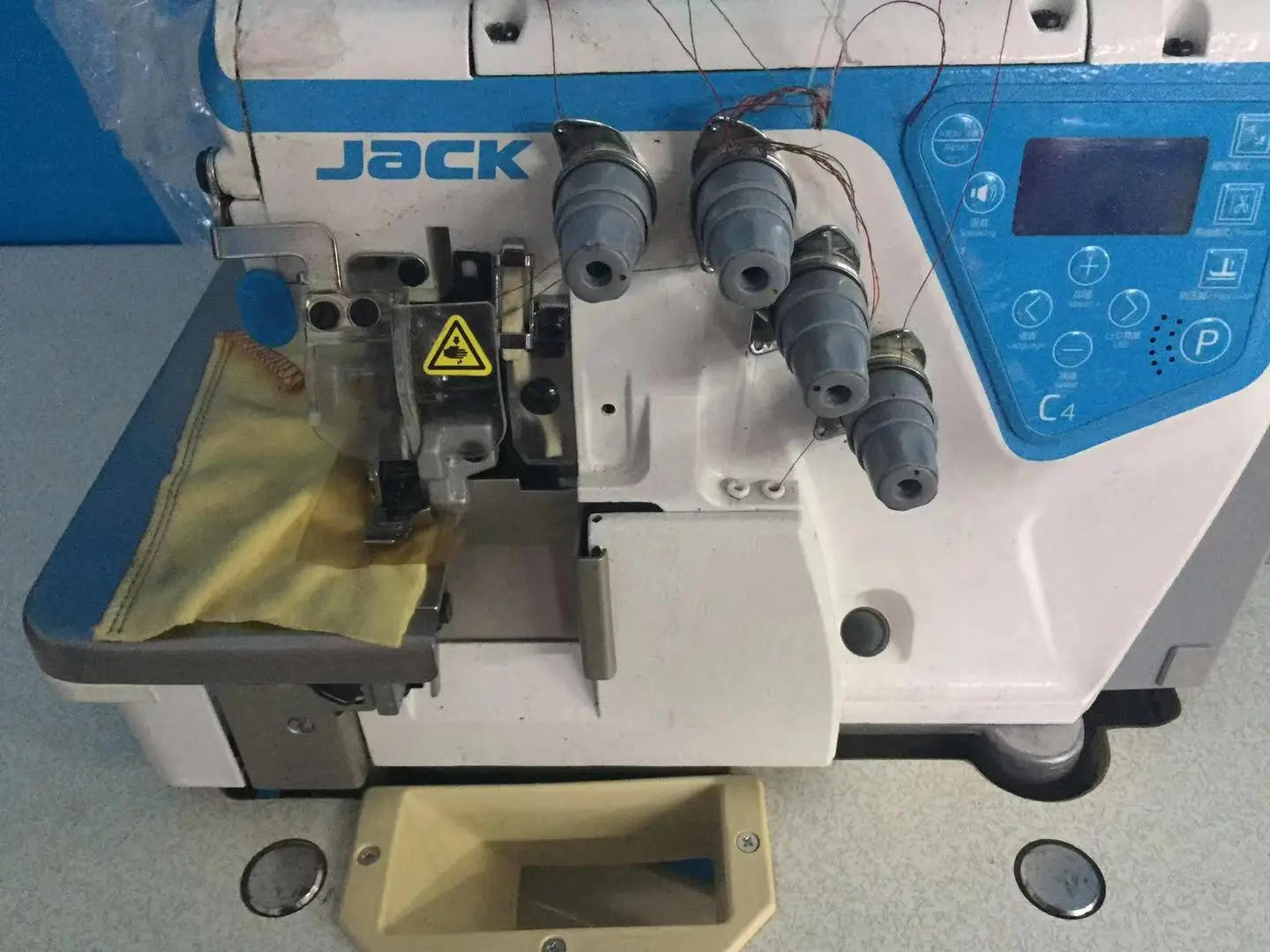Jack C4 Automatic High Speed Sewing Machine for Medium Heavy Materials