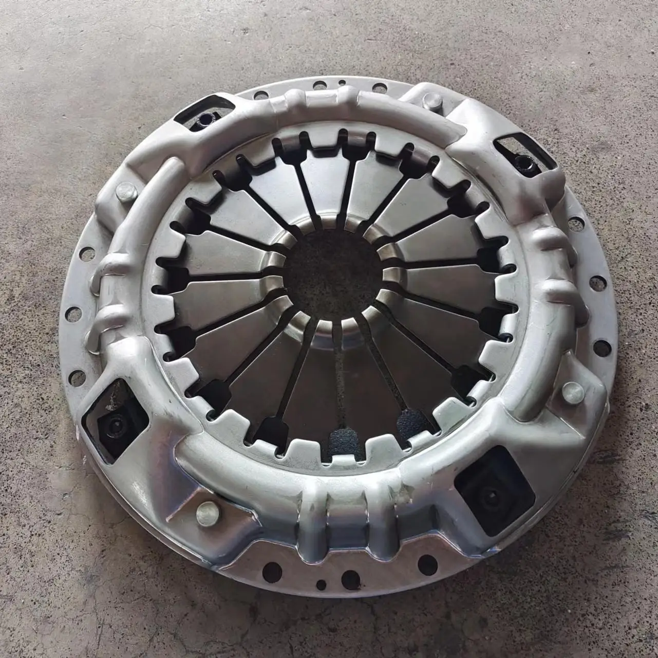 Japan Truck 4D33 Clutch Cover ME521118 Clutch Pressure Plate for ISUZ ...