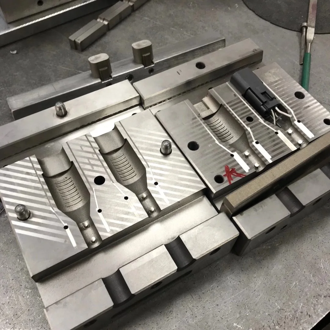 Plastic Injection Mold High Precision Usb Cable Mould Micro Usb Data ...