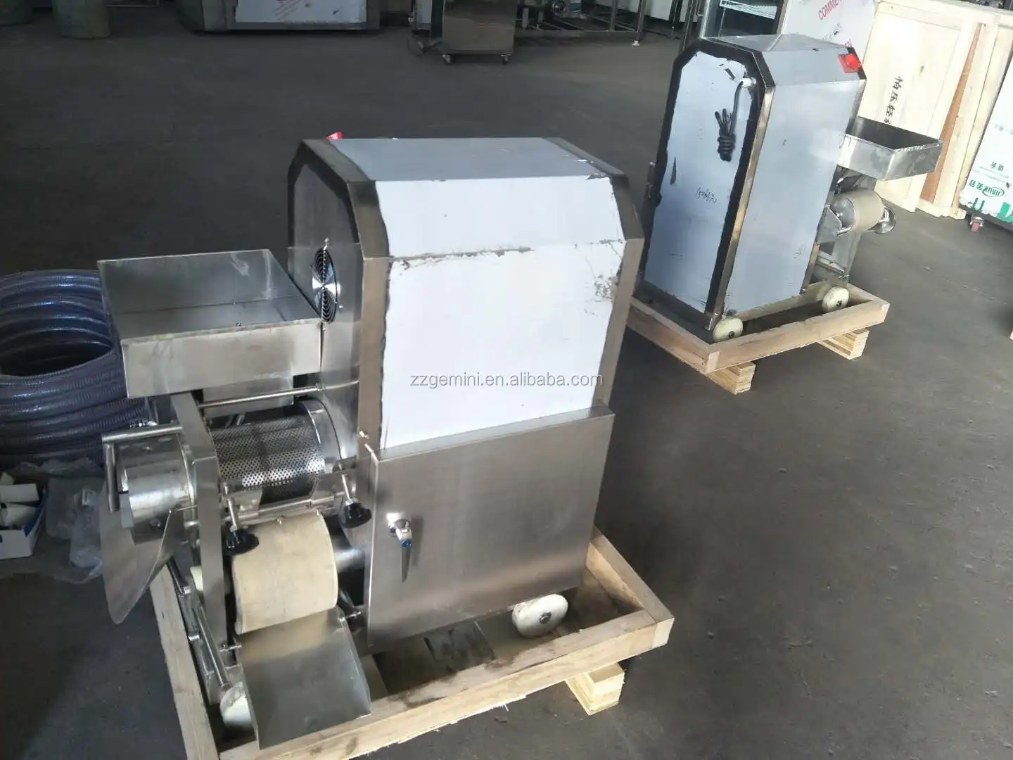 Automatic Meat Deboning Machine Fish Bone Remover Machine Fish Meat and Bone Separator for ...