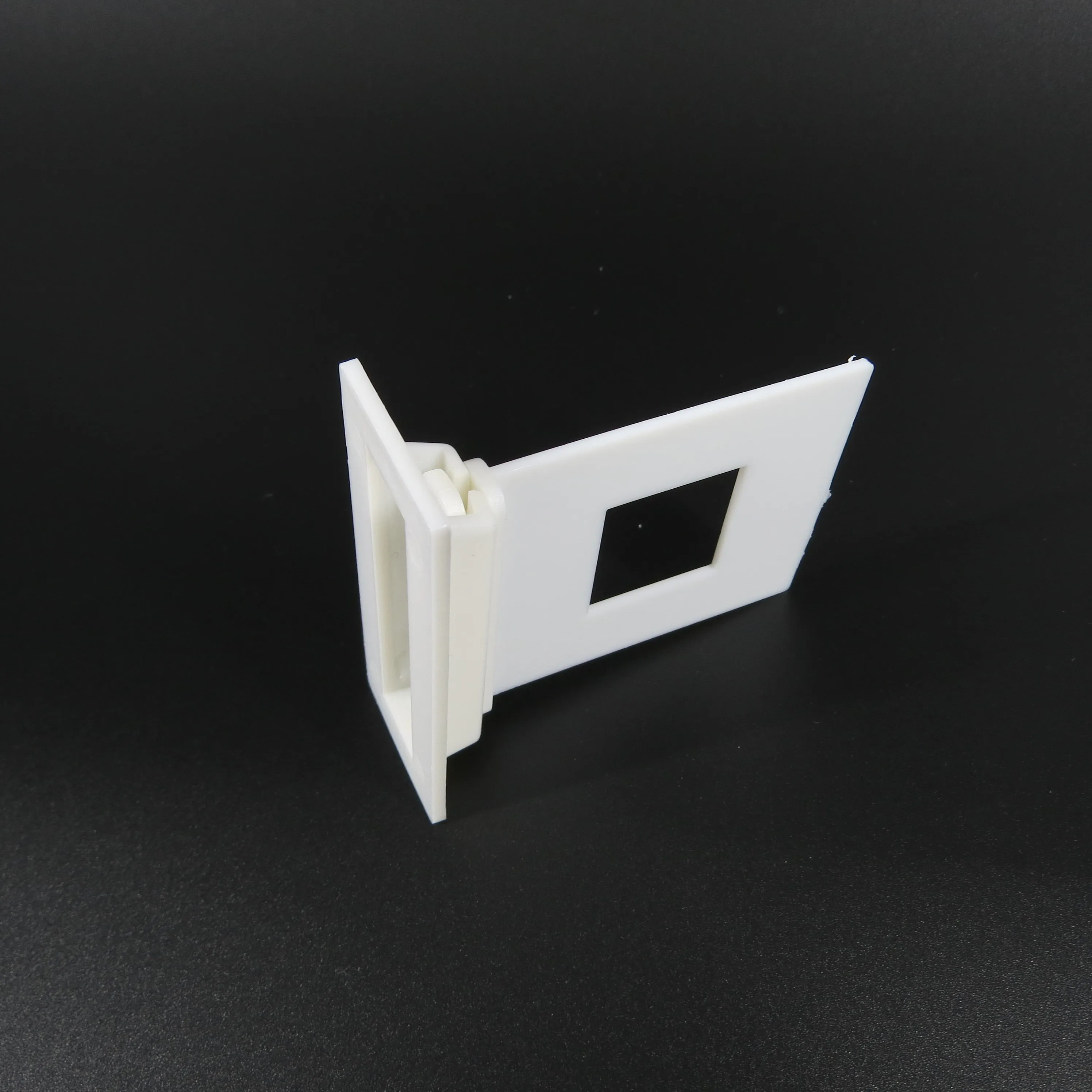 Plastic Power Wing Clips - Durable Shelf Support Solutions