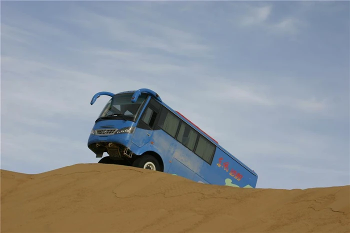 4x4 Desert Bus off-Road AWD 14 Seats for Africa Travel