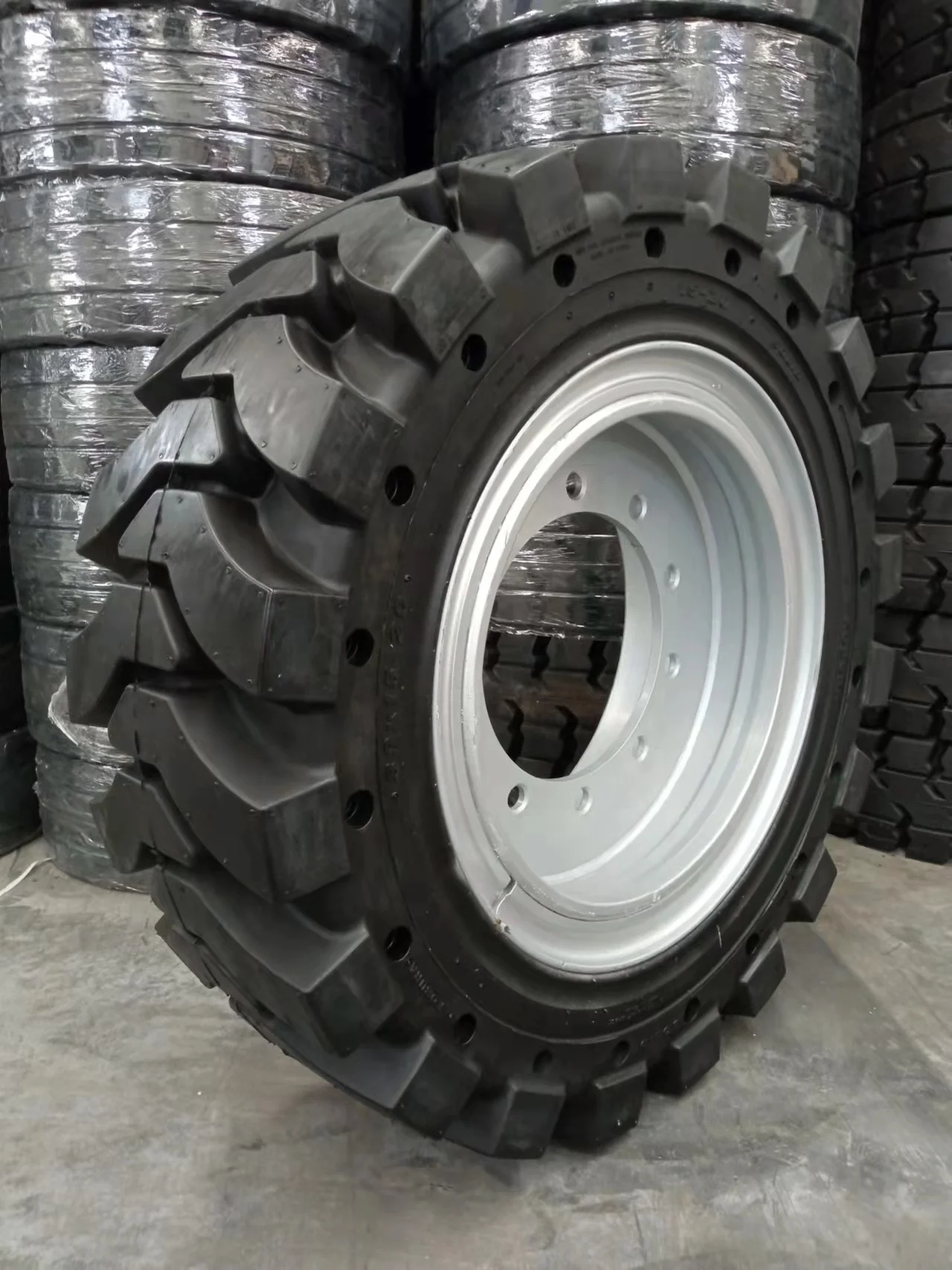 39x15-20 Rubber Solid Tire With Steel Rim And Used For Wheel Loader ...