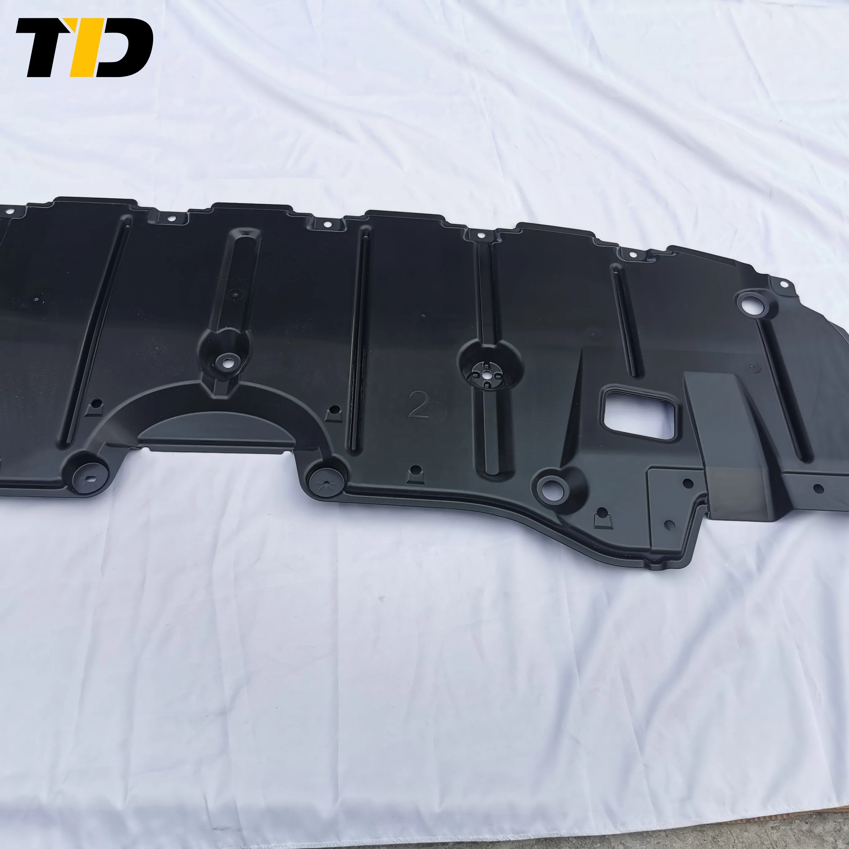 Toyota Highlander under Cover - Durable Black Protection