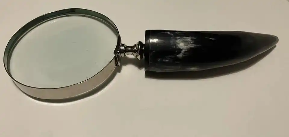 Horn Magnifying Glass - Versatile and Durable Magnifier