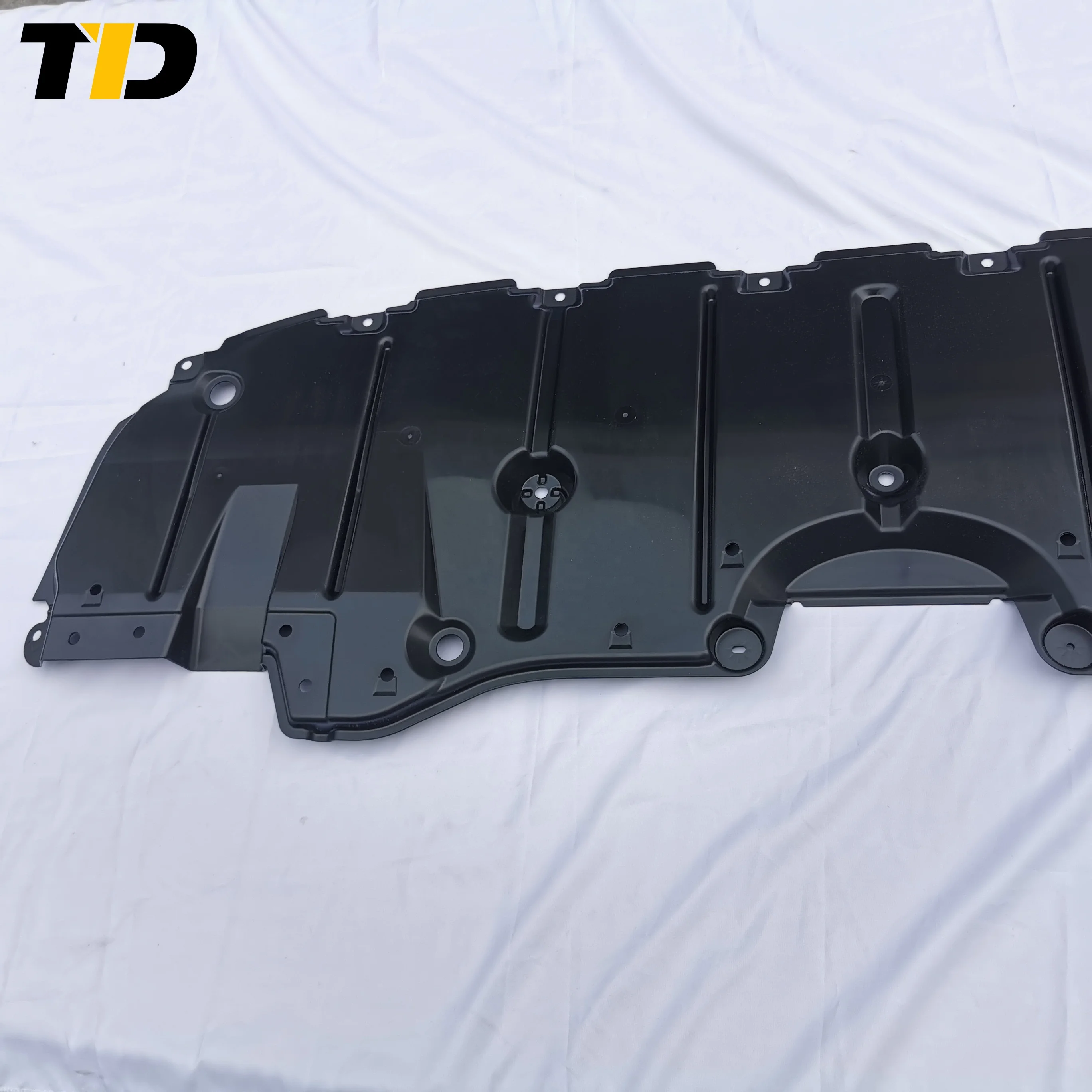 Toyota Highlander under Cover - Durable Black Protection