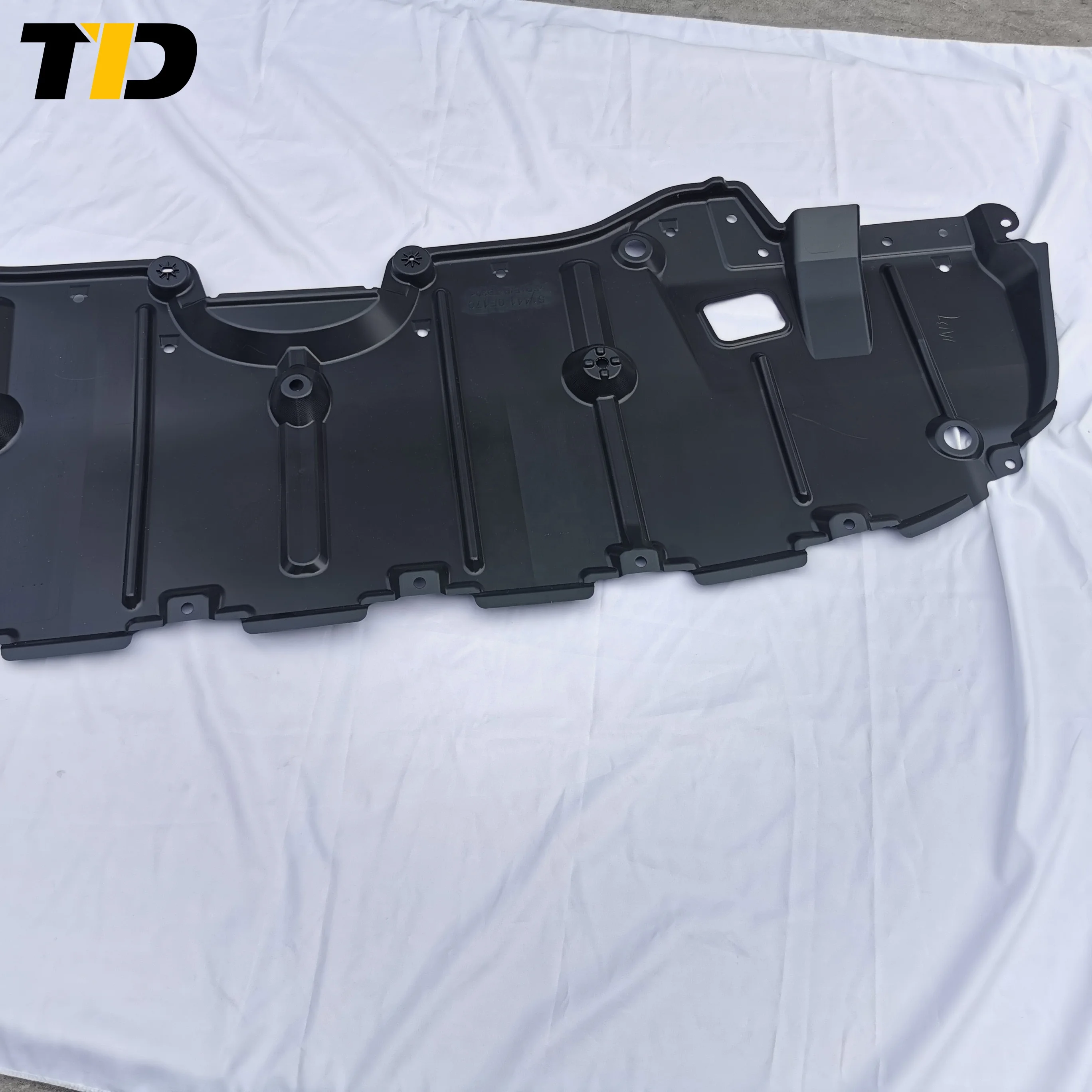 Toyota Highlander under Cover - Durable Black Protection