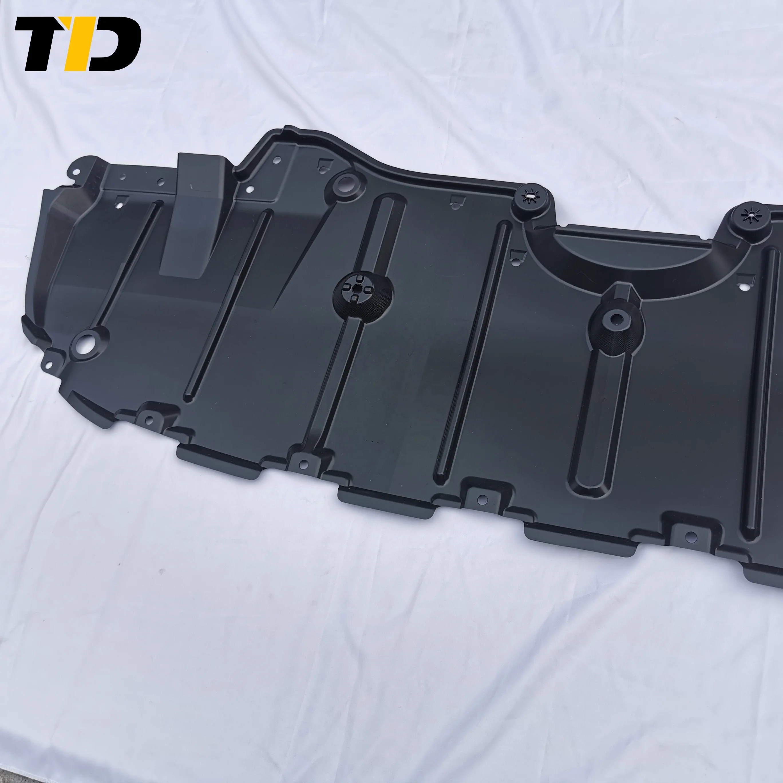 Toyota Highlander under Cover - Durable Black Protection