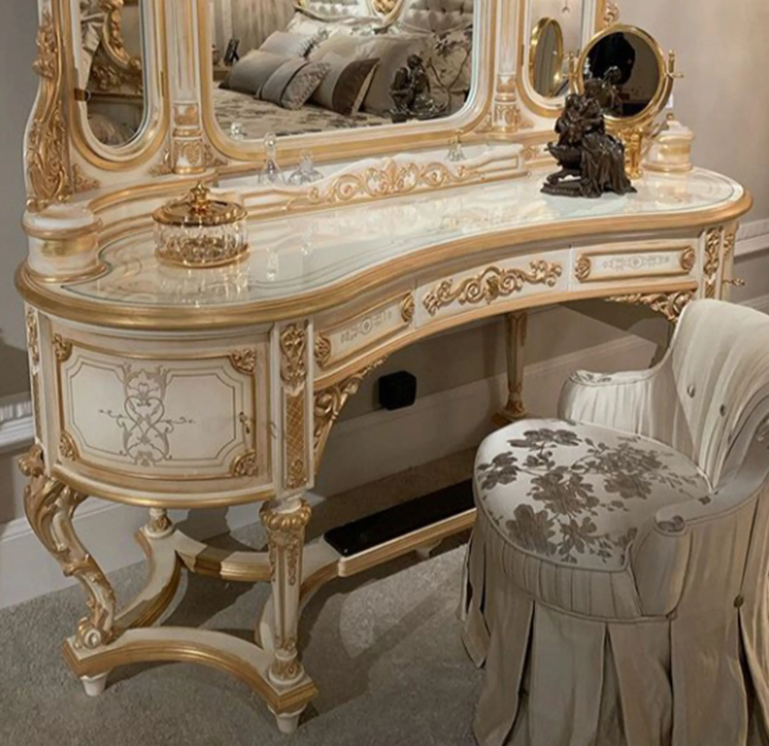 Luxury Design Makeup Vanities With Mirror Elegant Carved Classic Luxury ...