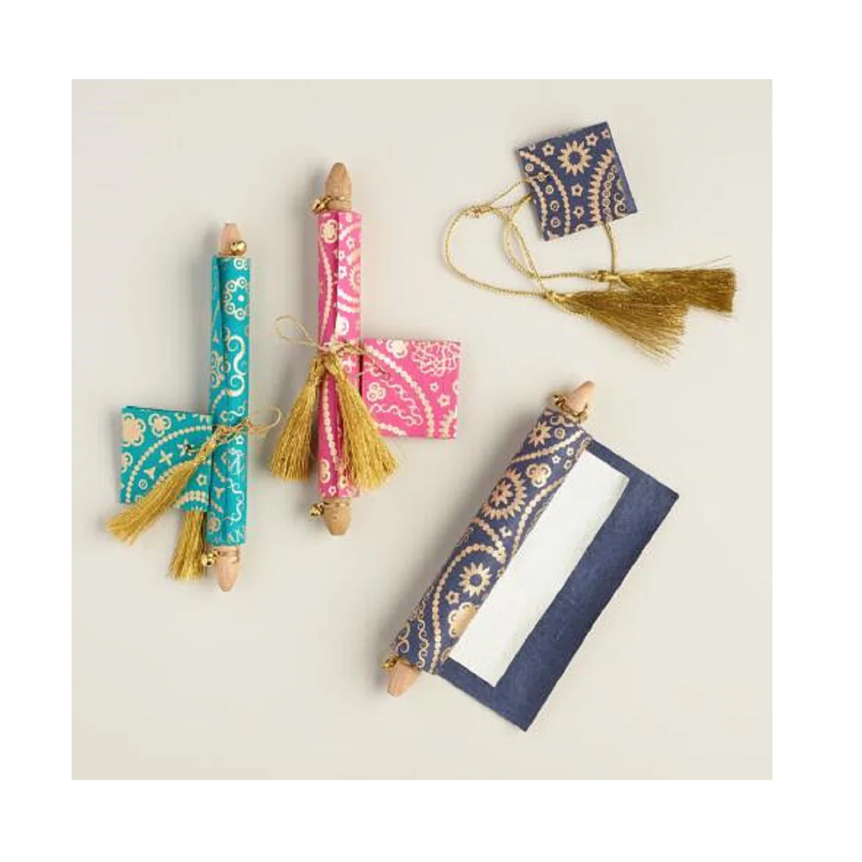 Custom Made Traditional Rolling Paper Box Wedding Invitations