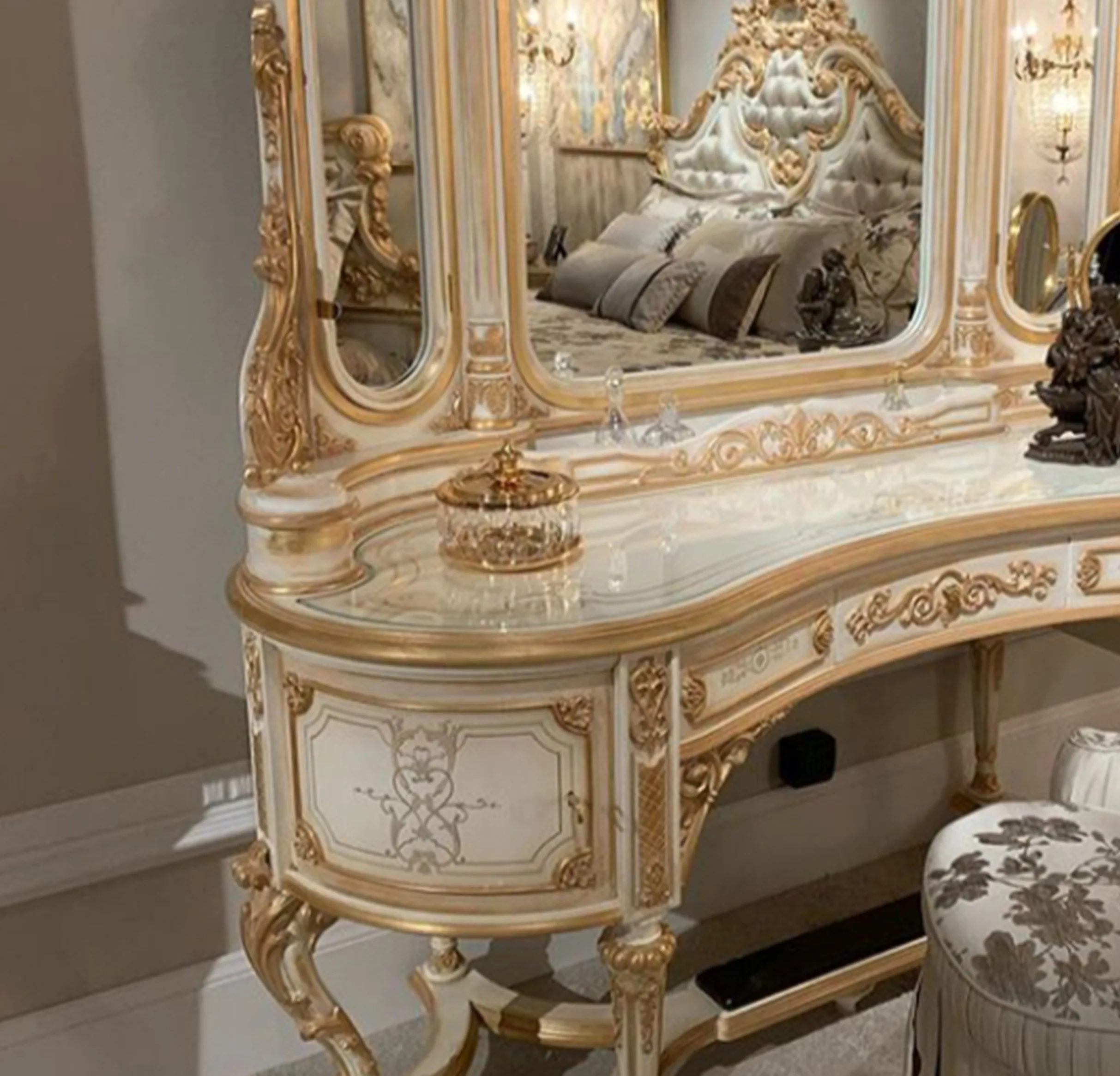Luxury Design Makeup Vanities With Mirror Elegant Carved Classic Luxury Italian Dressing Table ...