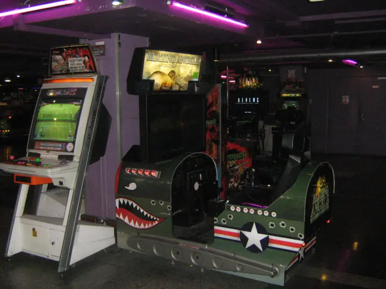 Blazing Angels - Shooting Arcade Game by Yuto Distributors