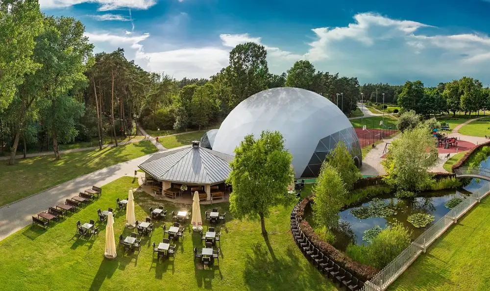 Geodesic Dome House - Ideal for Events and Outdoor Weddings