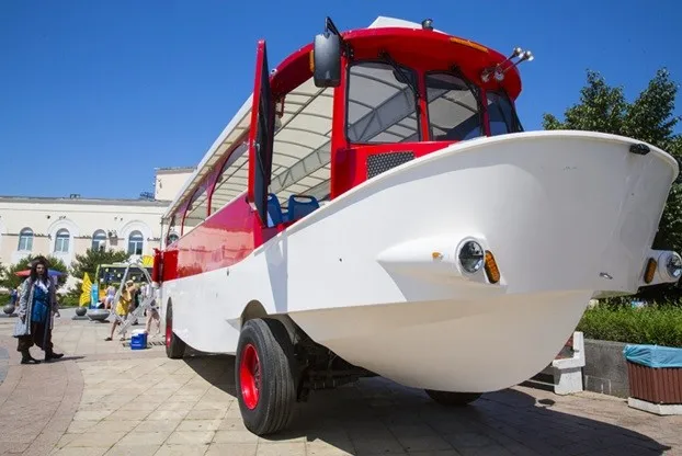 Floating Bus Trolley Boat Amphibian Boat - Buy Amphibian Boat,Floating ...
