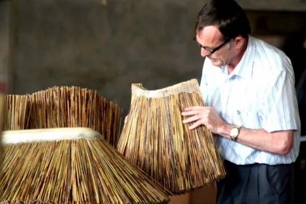 African Cape Reed Roofing Thatch Tile - Buy Thatch,African Cape Reed ...