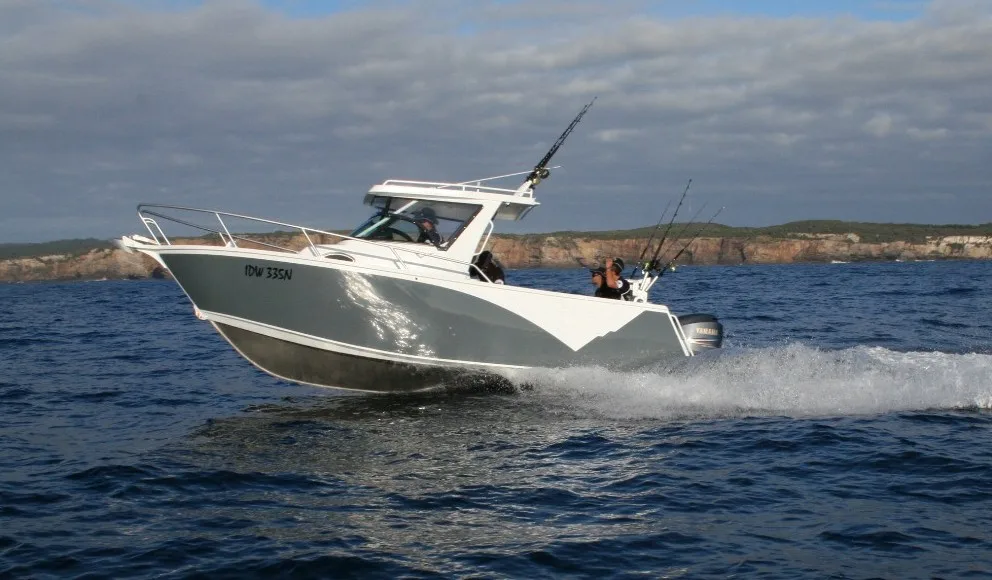 6m V Hull Center Cabin Aluminum Fishing Boat - Durable & Versatile