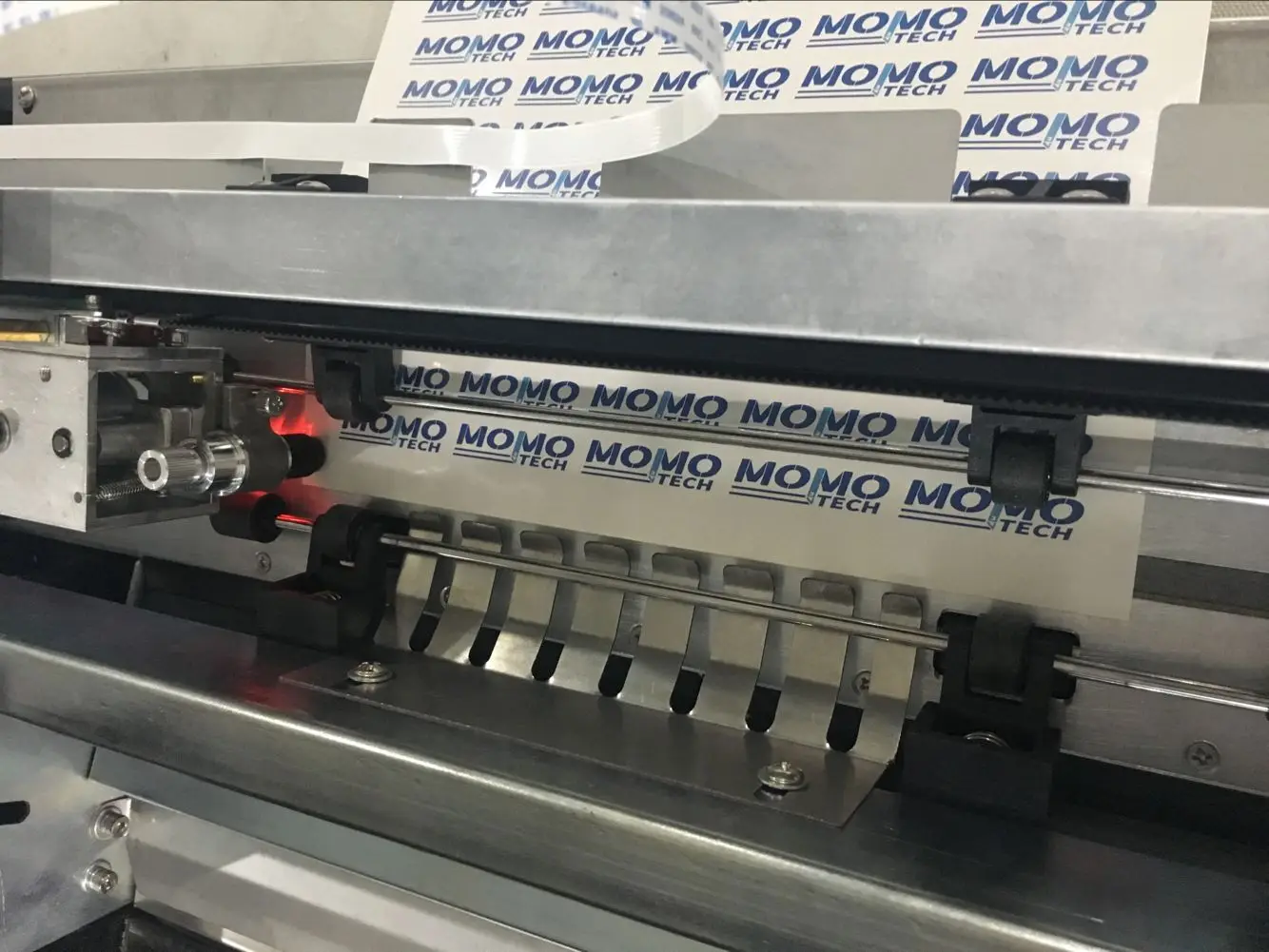 Auto Feeding A3 A4 Sheet Label Cutting Plotter Roll Cutting - Buy Auto ...