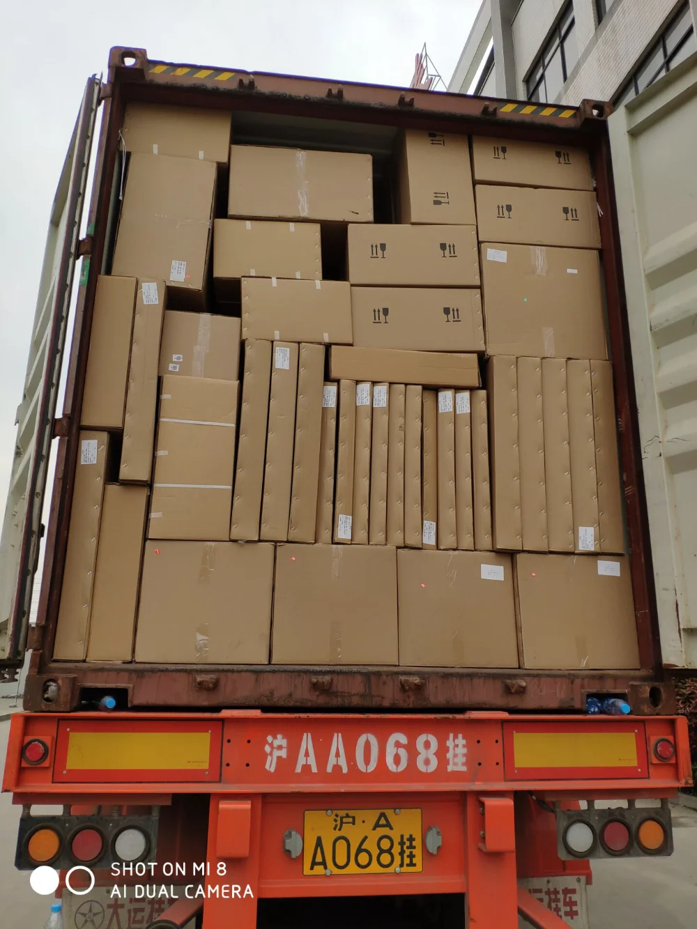 Truck Body Parts 82758380 - High Performance VNL Bumper Trim Moulding