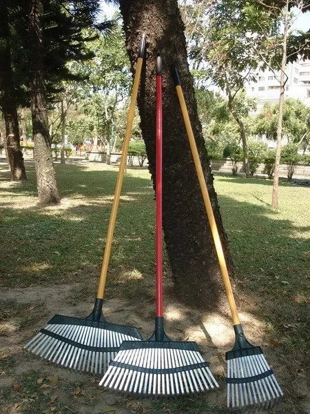 31 Tine Garden Flat Rake with Adjustable Flex Head