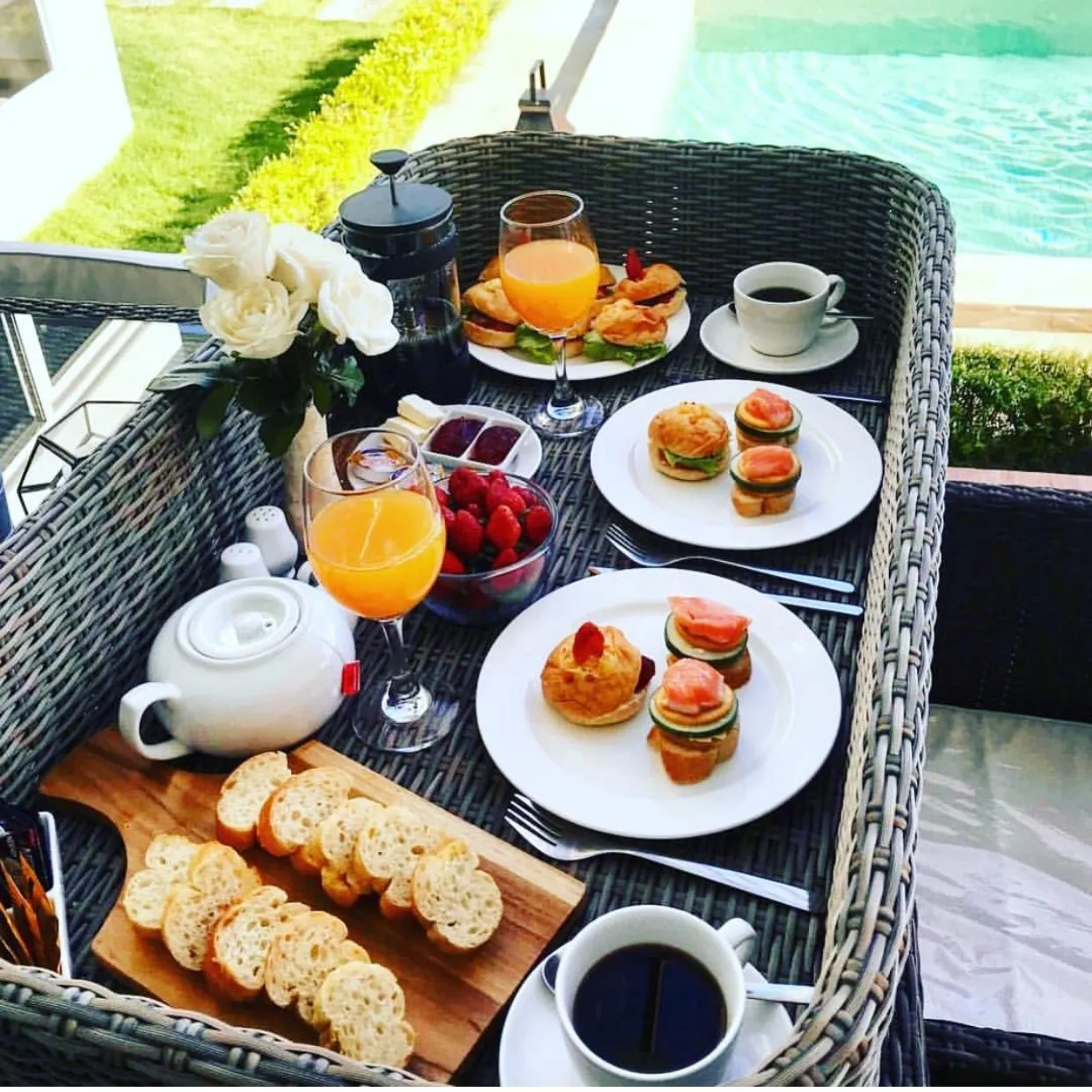 Breakfast Water Basket - Floating Rattan Serving Tray
