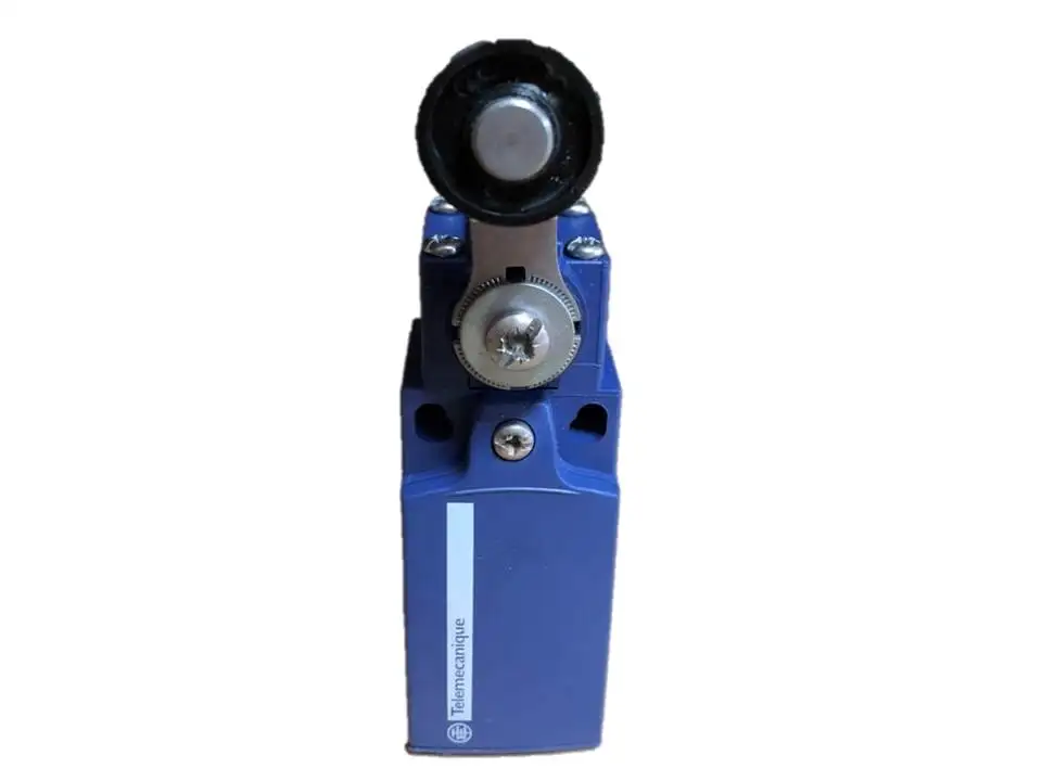 XCKN2118G11 - Reliable Thermoplastic Roller Lever Switch